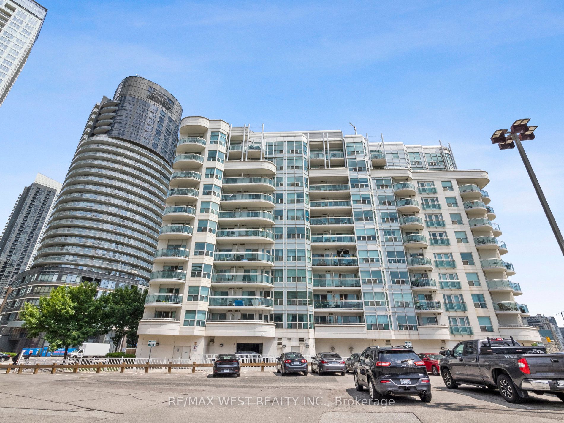 225 - 600 Queens Quay W, Toronto | Sold, C6148932 | Condos.ca
