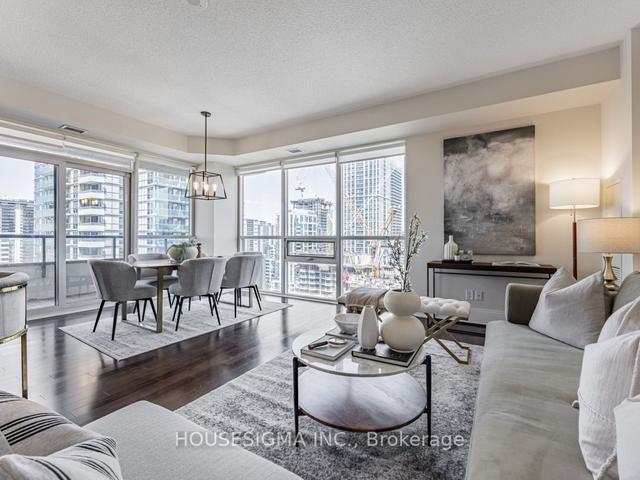 1321 - 70 Roehampton Ave, Toronto | Sold, C6650294 | Condos.ca