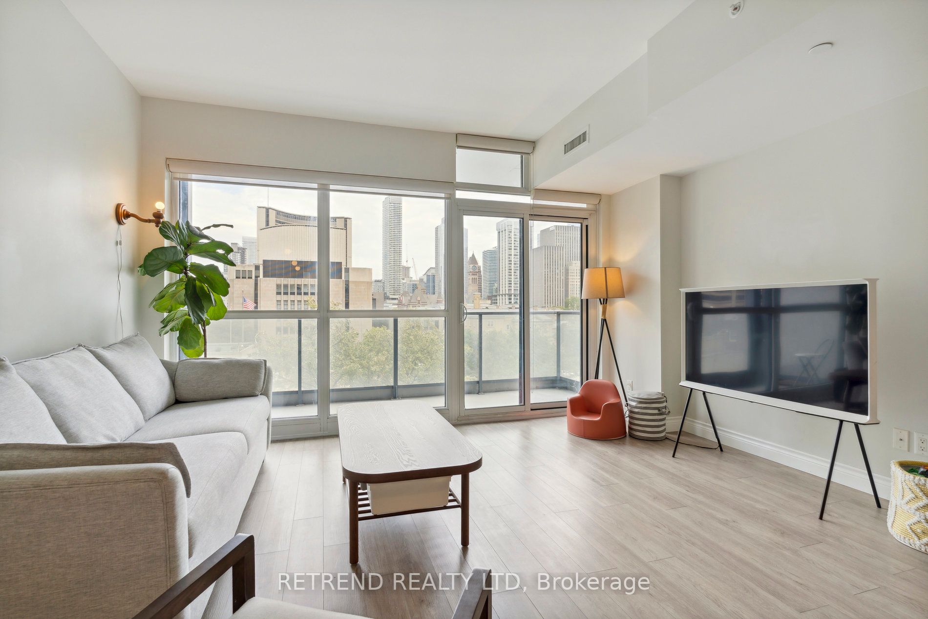 611 - 210 Simcoe St, Toronto | Sold, C6748456 | Condos.ca