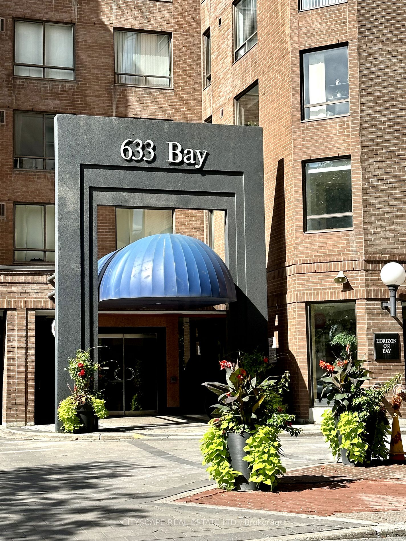 922 - 633 Bay St, Toronto | Leased, C6777372 | Condos.ca