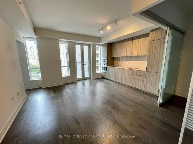 610 - 955 Bay St, Toronto | Leased, C6786518 | Condos.ca