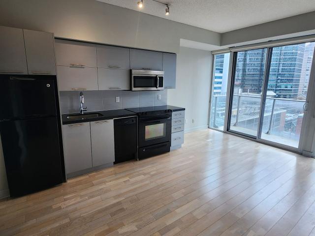 1009 - 126 Simcoe St, Toronto | Terminated, C7269164 | Condos.ca
