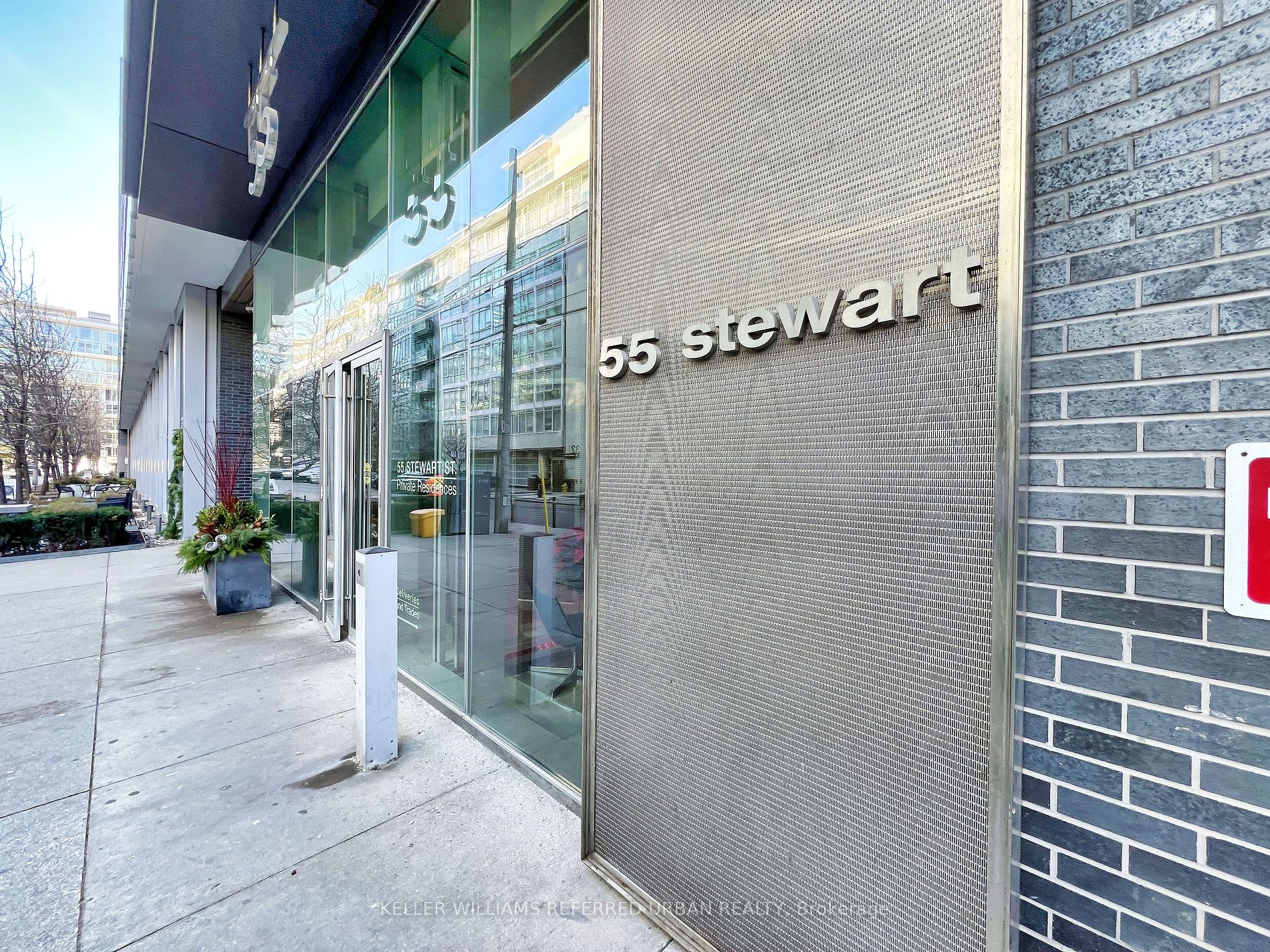 421 - 55 Stewart St, Toronto | Sold, C7359600 | MrLOFT.ca