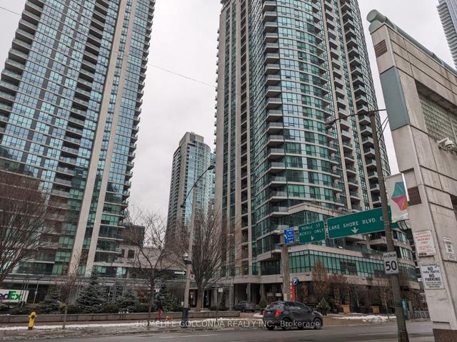 16 Yonge St | Pinnacle Centre Condos | 4 Condos for Sale & 6 Condos for ...