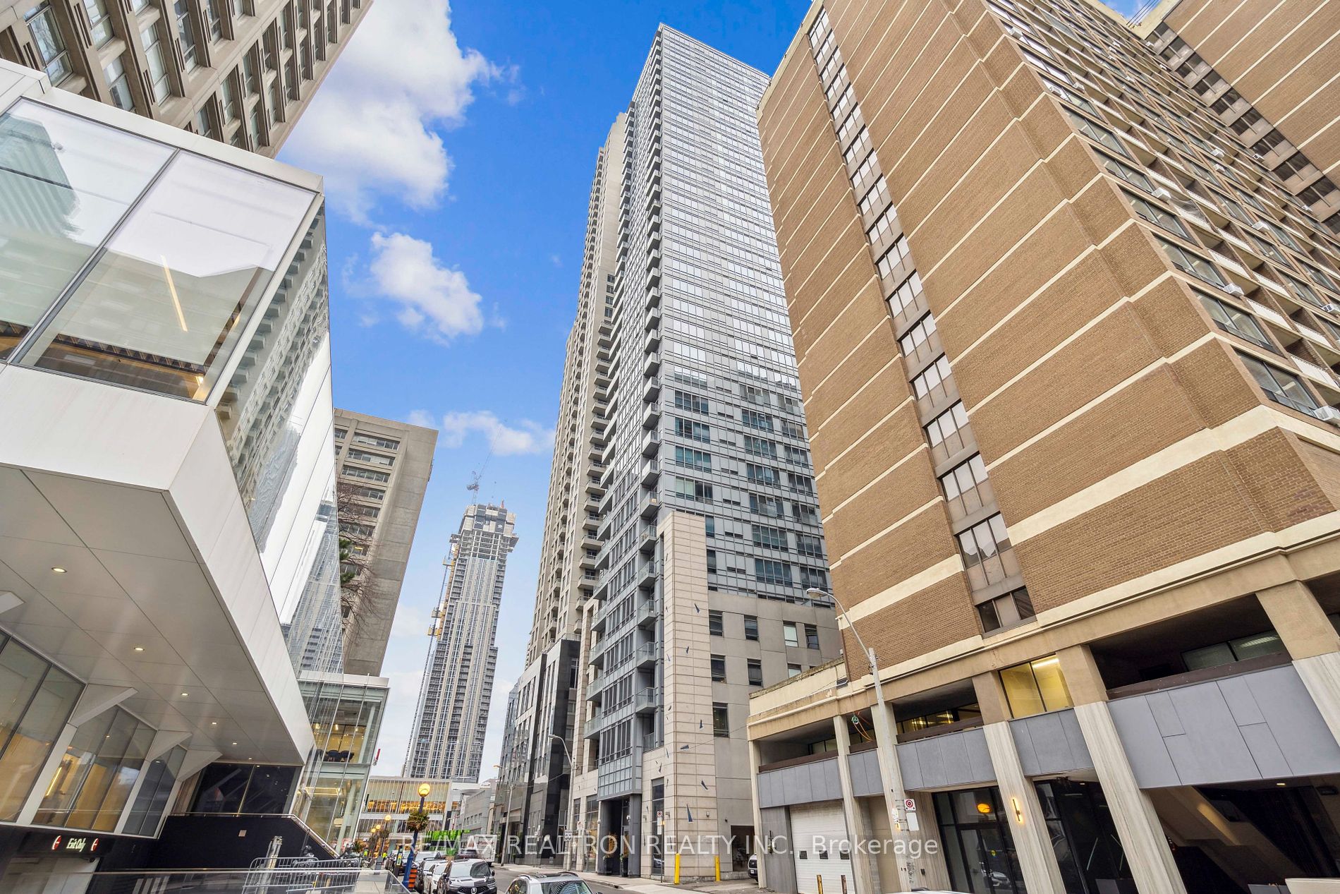1502 - 21 Balmuto St, Toronto | Sold, C8045670 | Condos.ca