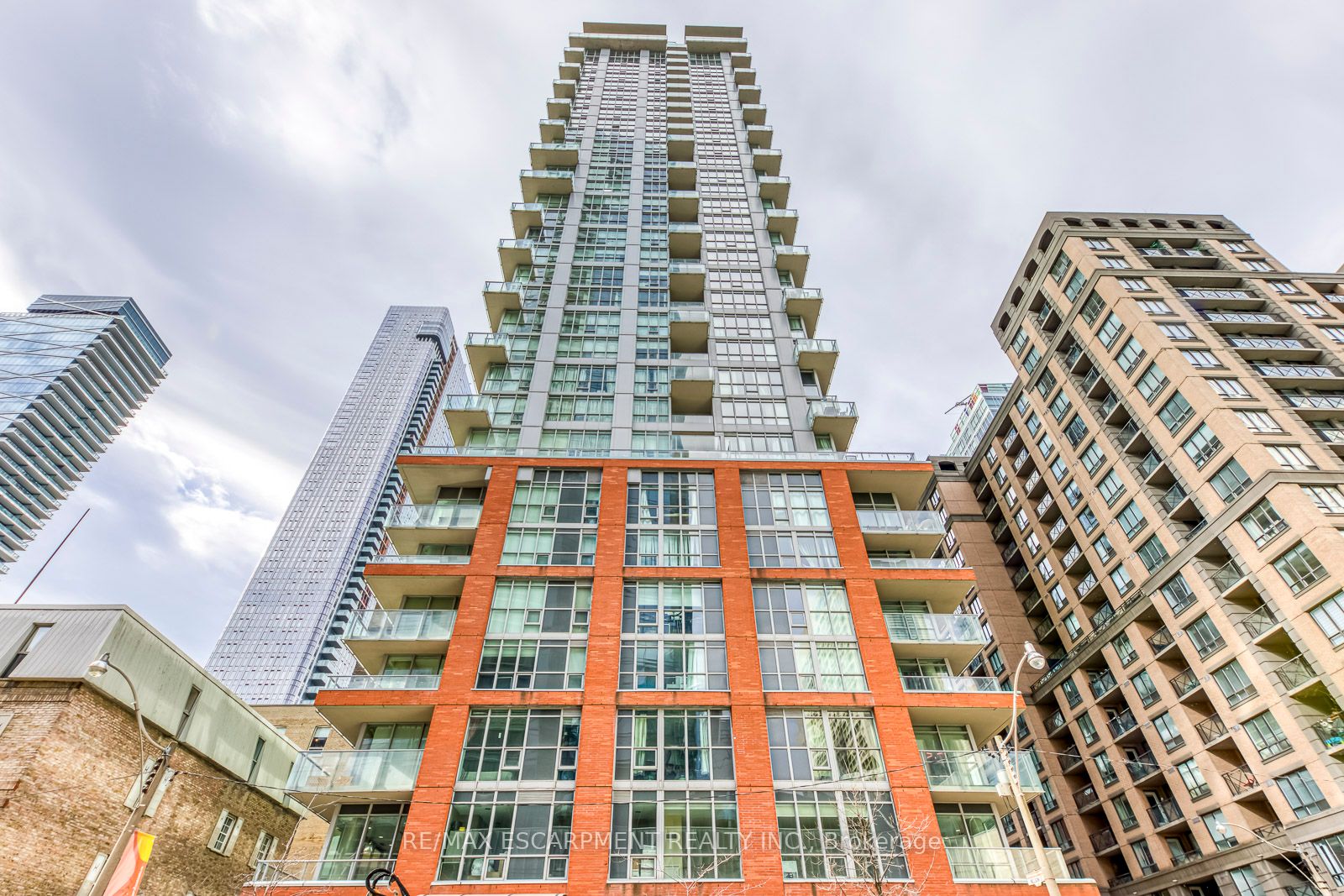 907 - 126 Simcoe St, Toronto | Sold, C8054910 | Condos.ca
