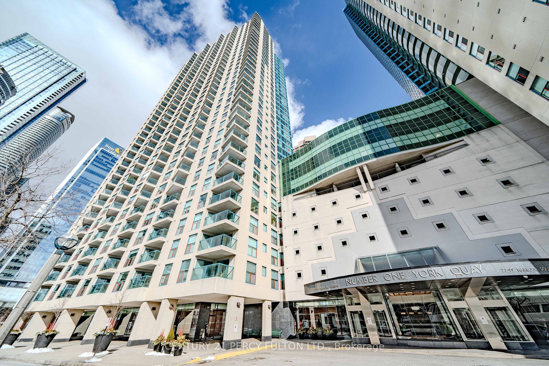 2102 - 77 Harbour Sq, Toronto | Leased, C8082382 | Condos.ca
