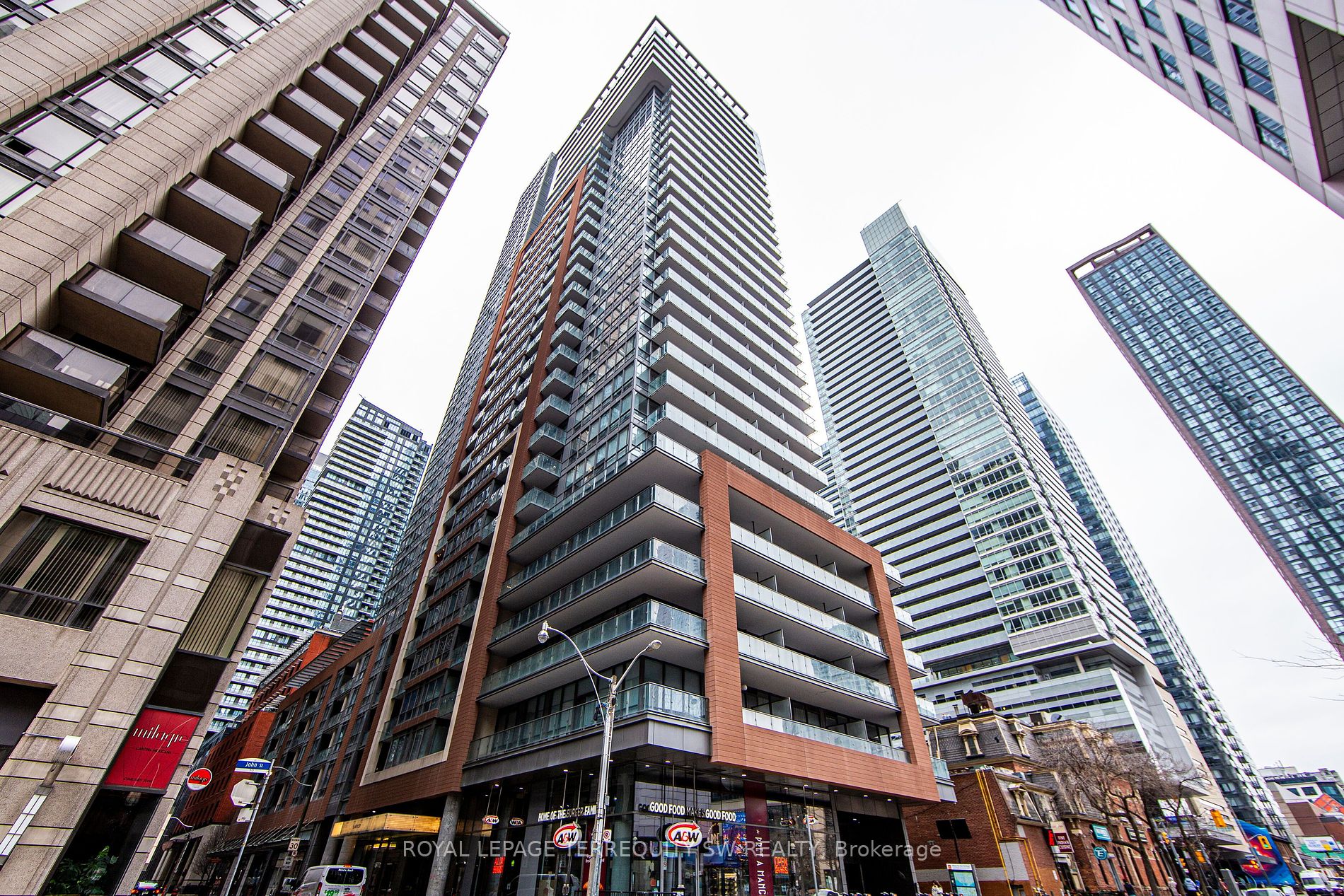 511 - 8 Mercer St, Toronto | Expired, C8160030 | Condos.ca