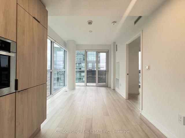 39 Roehampton Ave | 13 Condos for Sale & 18 Condos for Rent | Condos.ca