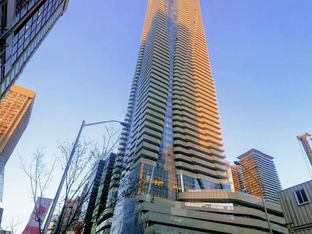1 Bloor St E Condos | 20 Condos for Sale & 33 Condos for Rent | Condos.ca