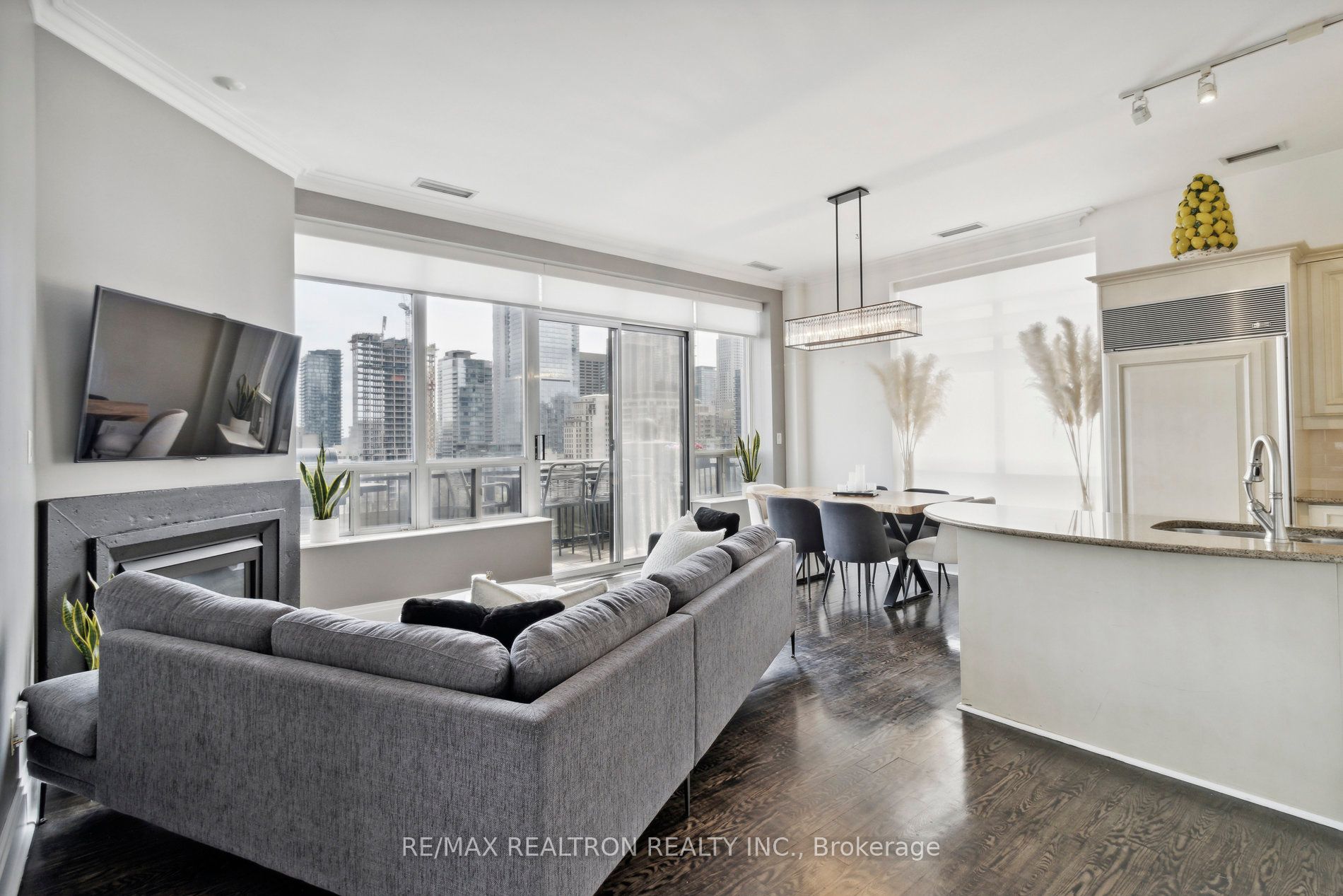 PH6 - 99 Avenue Rd, Toronto | For Sale @ $1,480,000 | Condos.ca