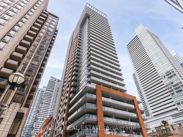 8 Mercer St Condos | 12 Condos for Sale & 11 Condos for Rent | Condos.ca