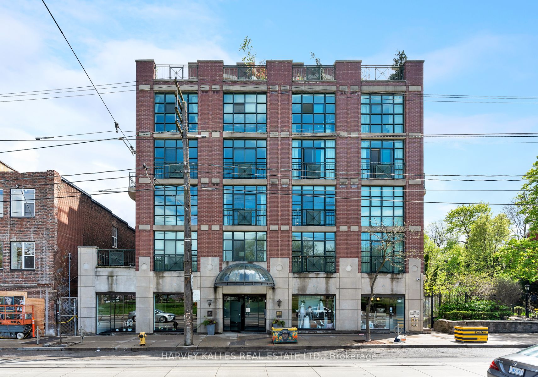 210 - 901 Queen St W, Toronto | Sold, C8323292 | MrLOFT.ca