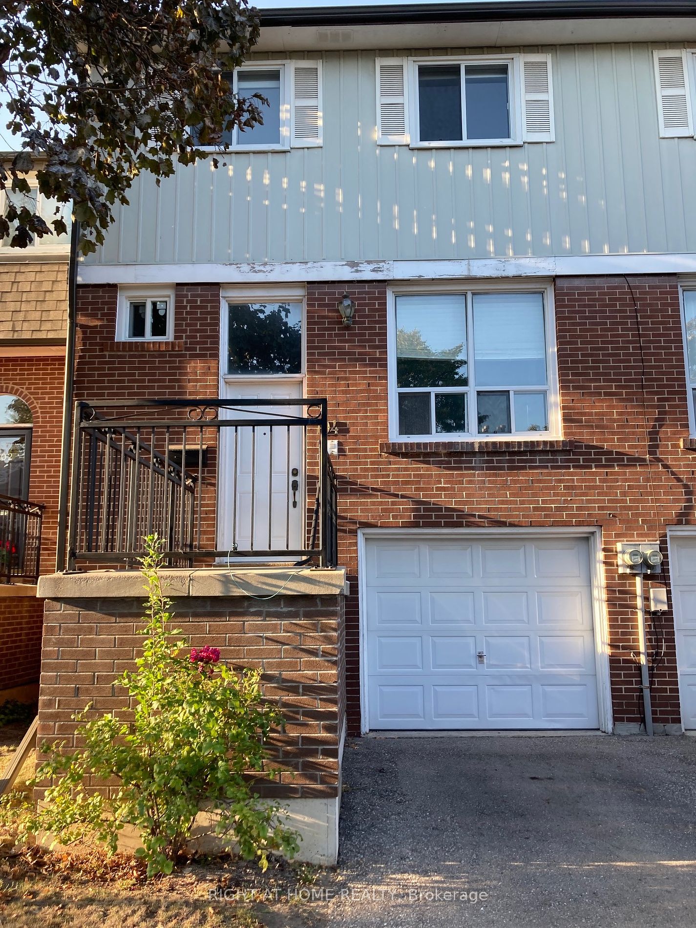 104 Farm Green Way, North York | Expired, C8409368 | Condos.ca