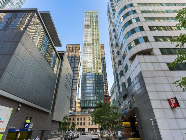 2101 - 327 King St W, Toronto | Leased, C9007572 | Condos.ca