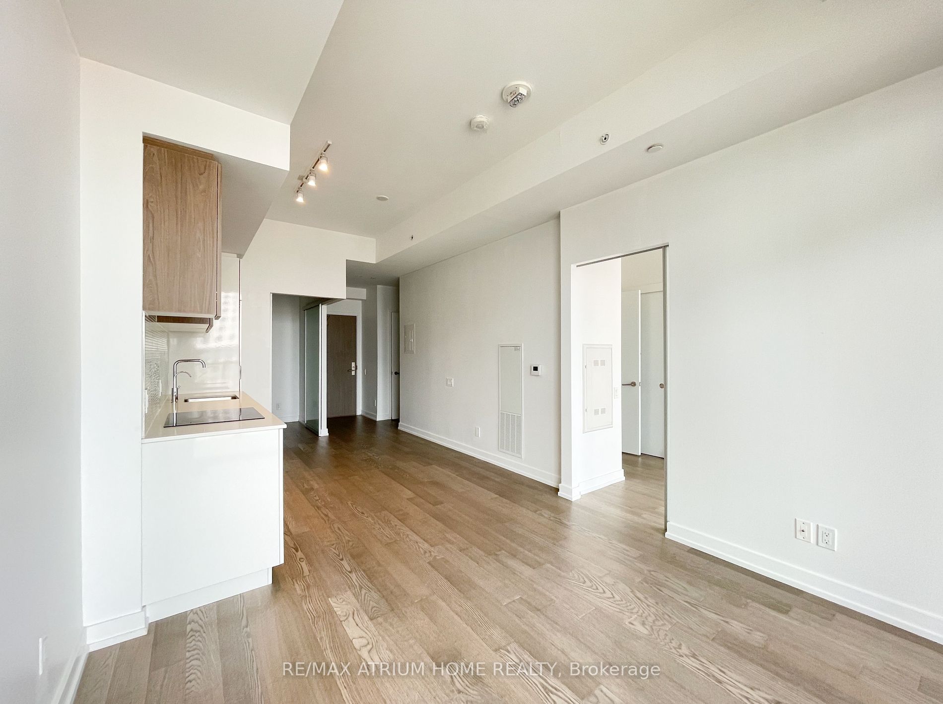 2113 - 161 Roehampton Ave, Toronto | Sold, C9010456 | Condos.ca