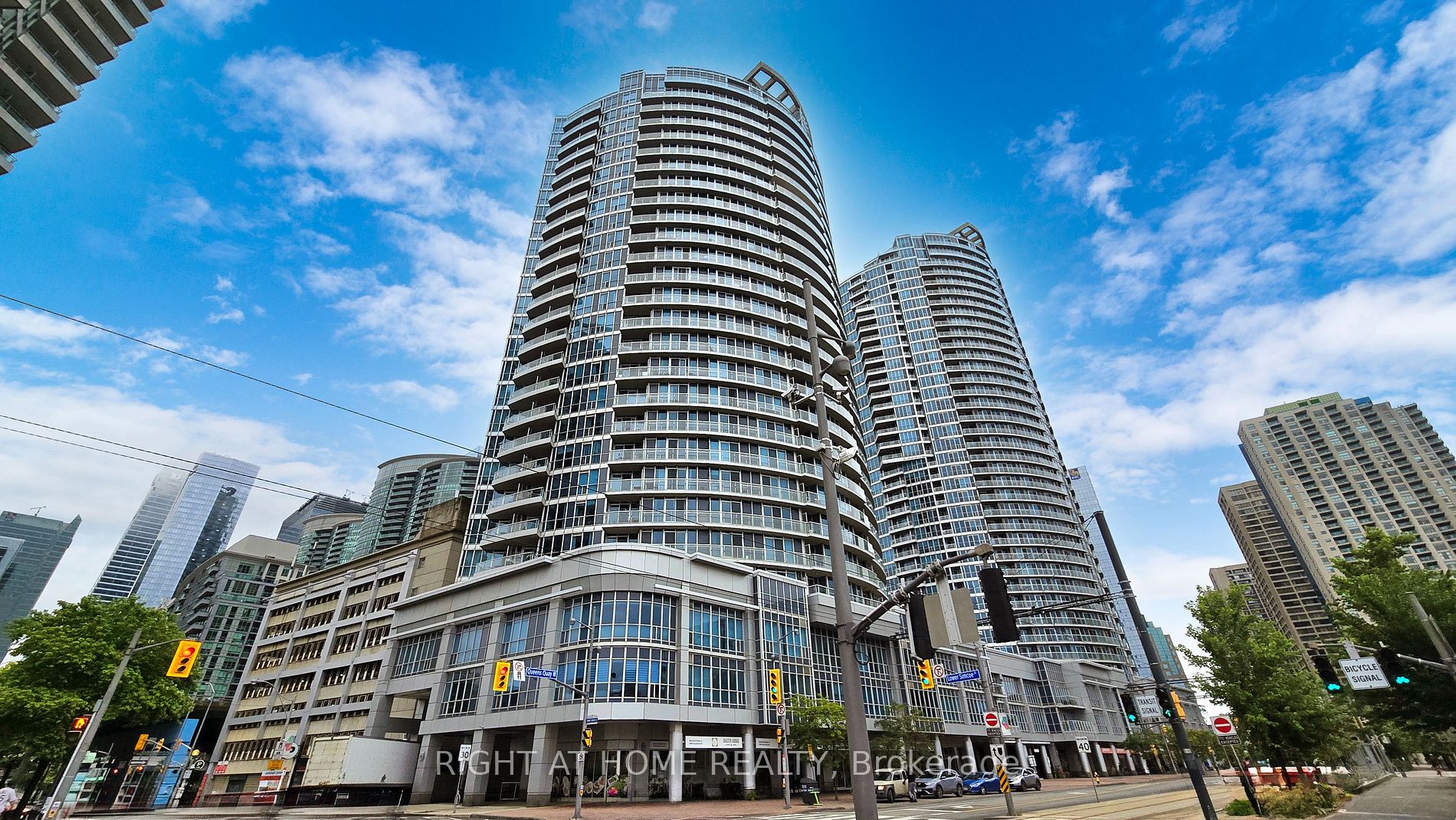 2409 - 218 Queens Quay W, Toronto | Sold, C9011156 | Condos.ca