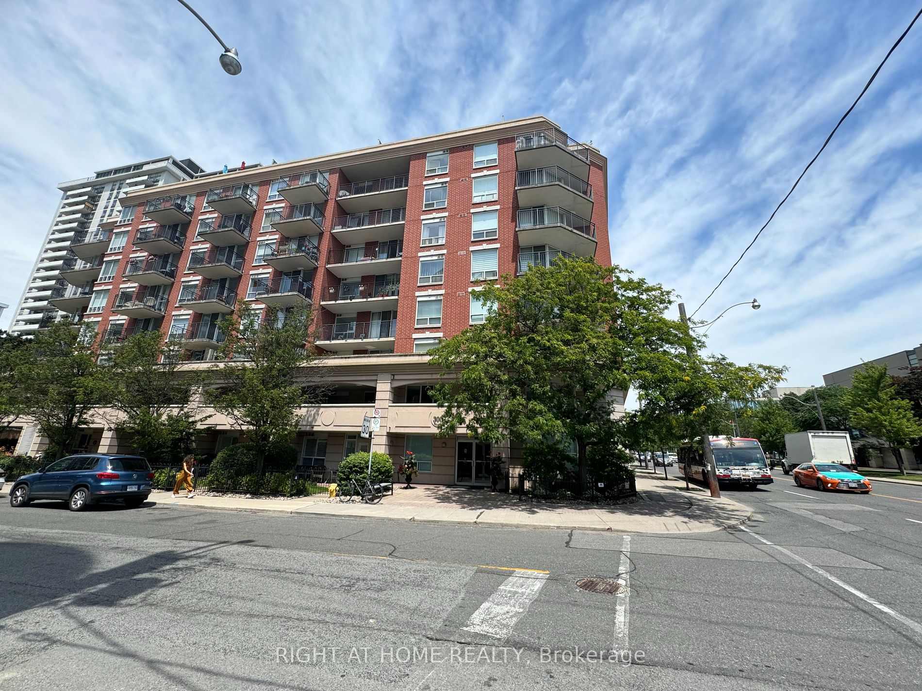 810 - 300 Balliol St, Toronto | Leased, C9014542 | Condos.ca