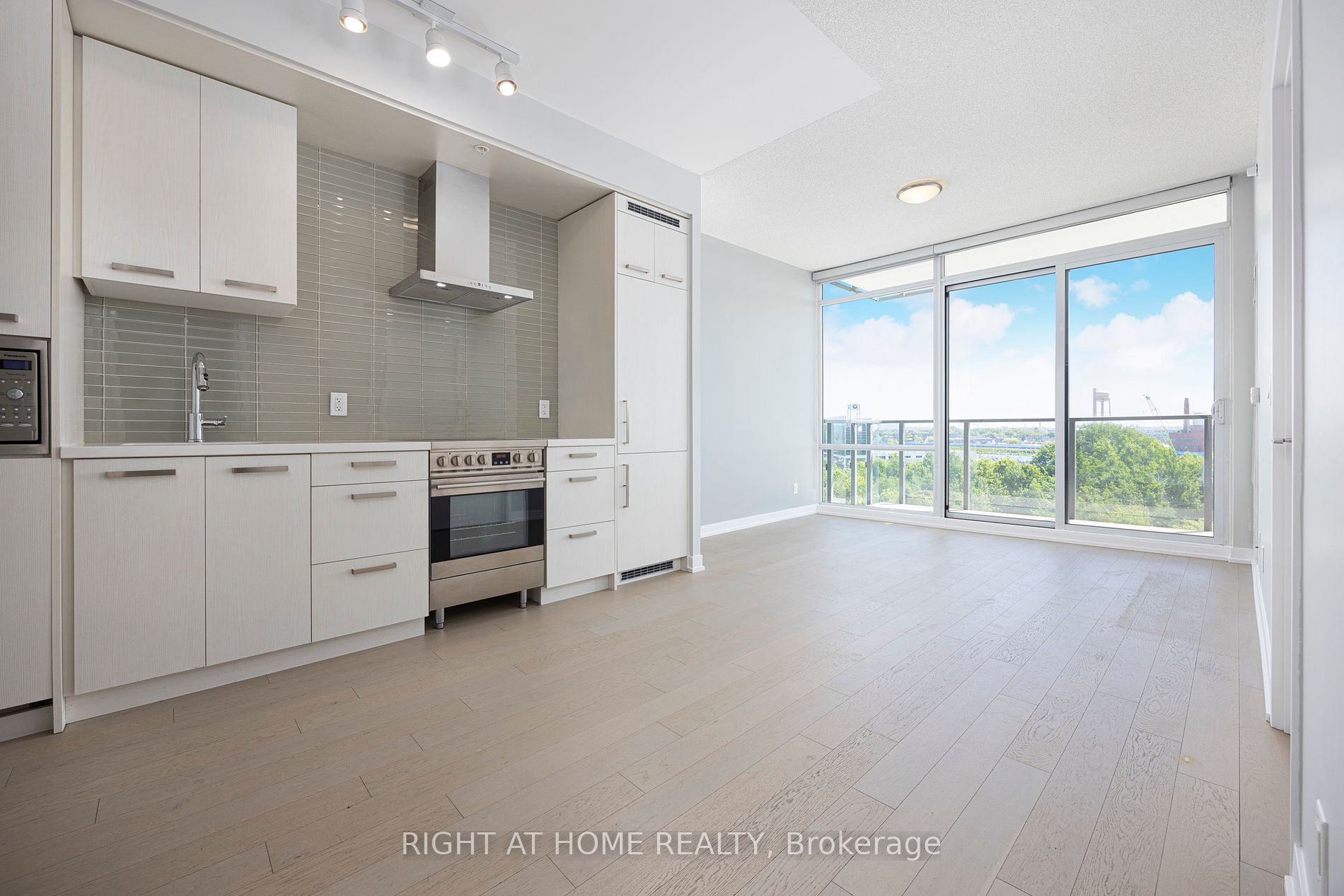 N715 - 120 Bayview Ave, Toronto | Terminated, C9347030 | Condos.ca