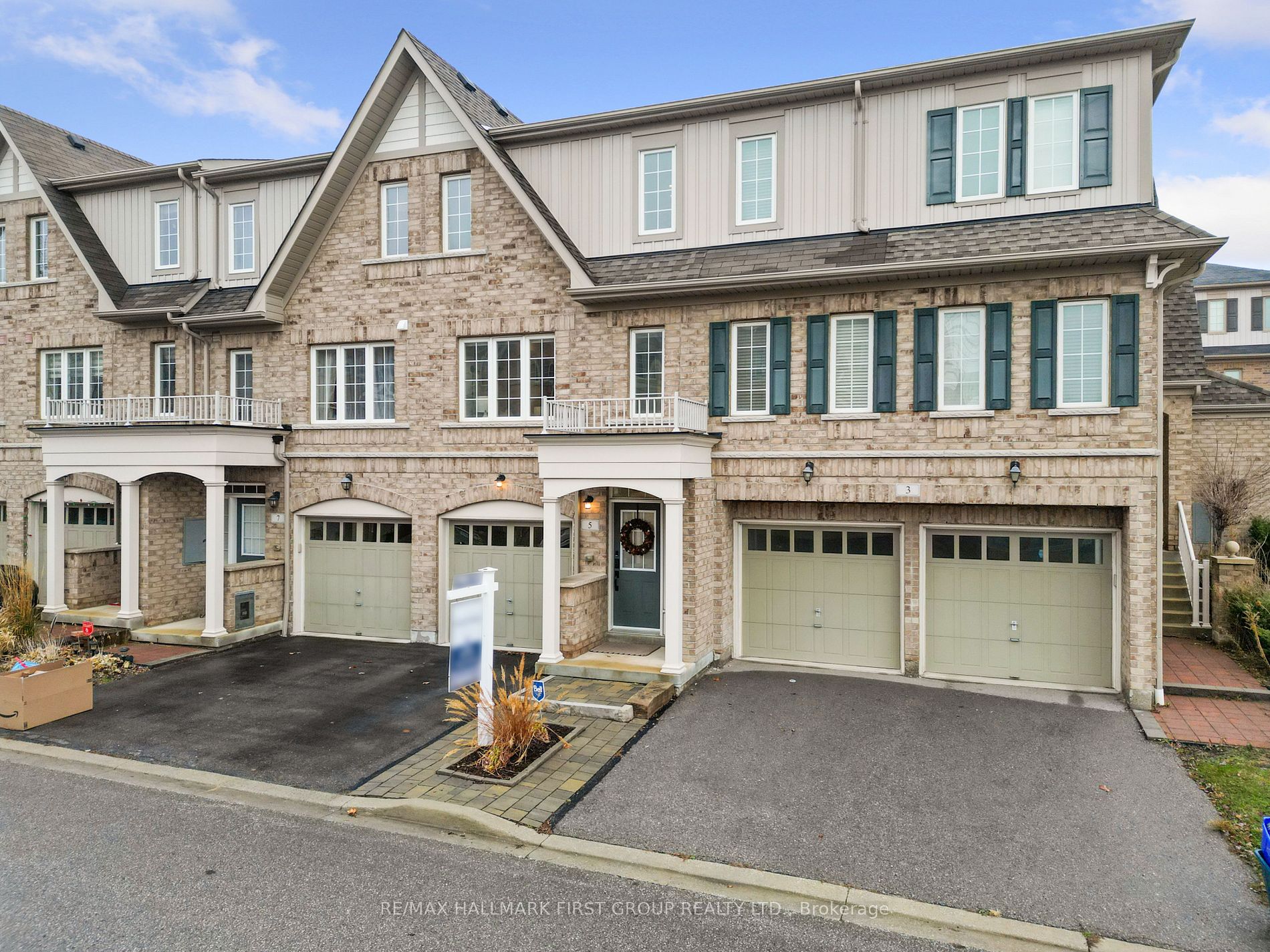 5 Benjamin Way, Whitby | For Sale @ $775,000 | Condos.ca