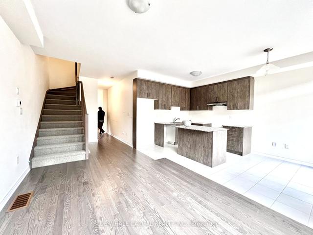 687 Ribstone Crt, | For Rent @ $2,800 | Condos.ca