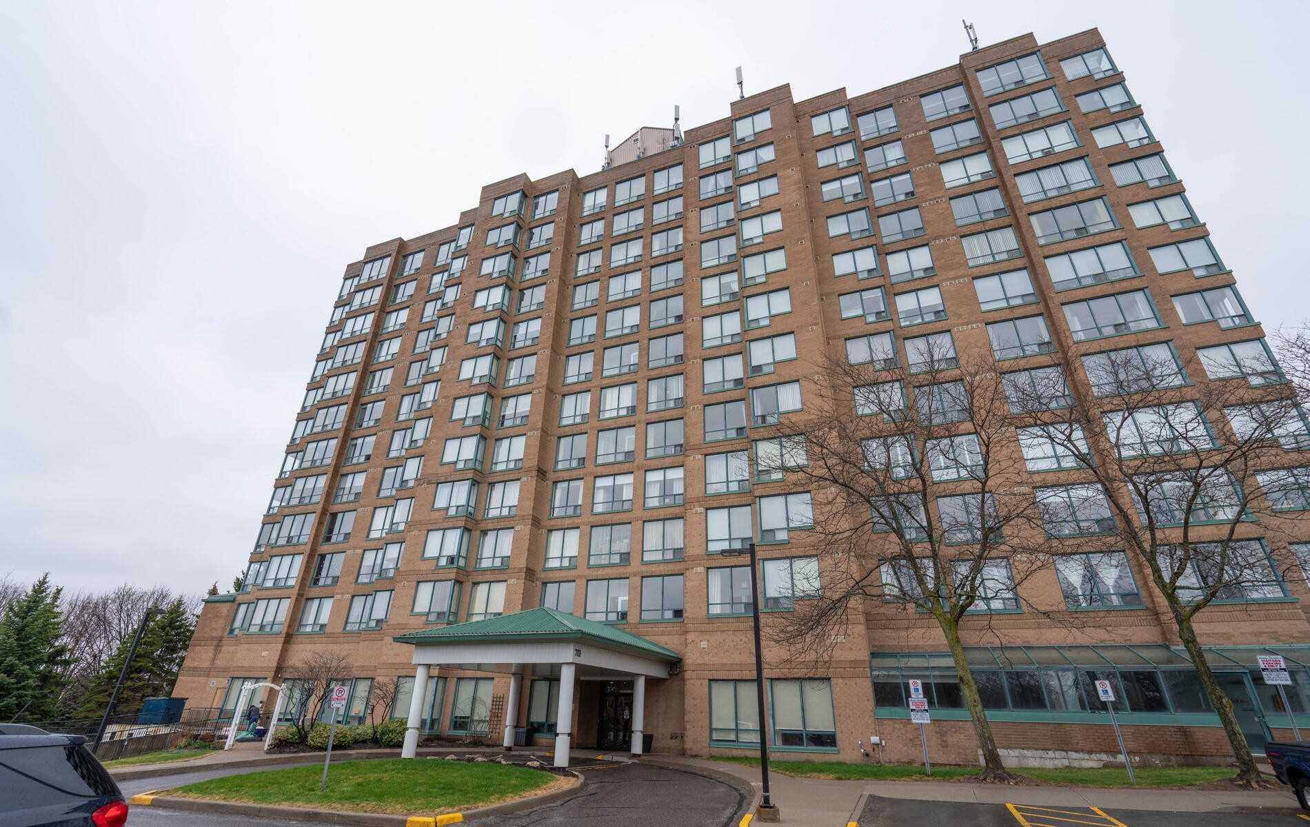 704 - 711 Rossland Rd, Whitby | Sold, E5191496 | Condos.ca