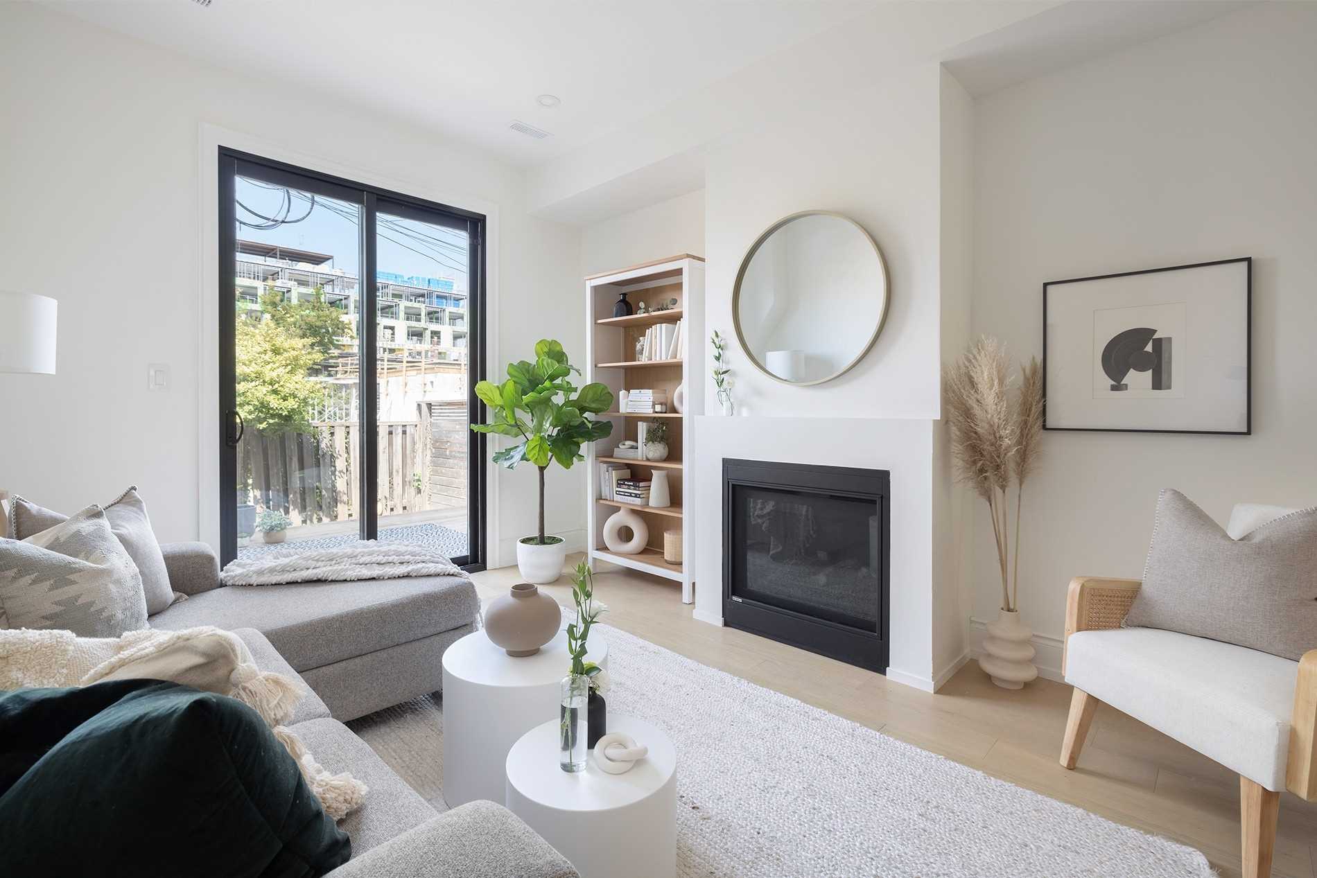 210 First Ave, Toronto | Leased, E5356048 | Condos.ca