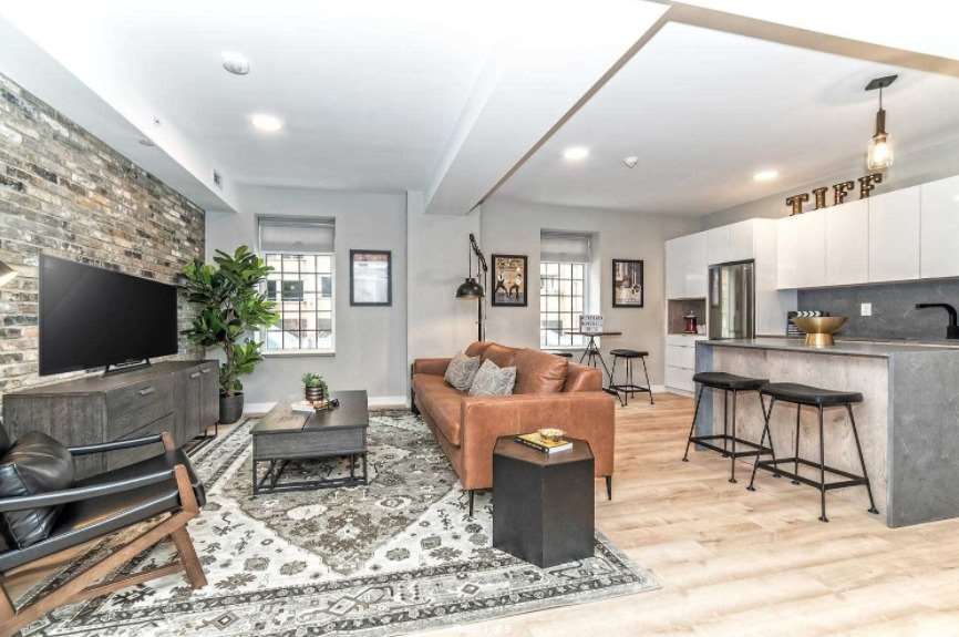 220 - 70 King St E, Oshawa | Terminated, E5515987 | Condos.ca