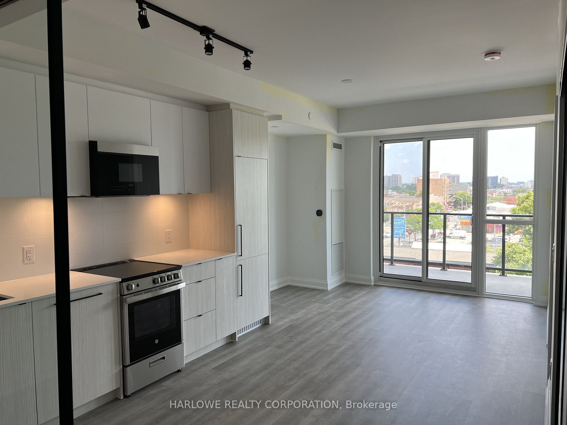 510 - 2369 Danforth Ave, Toronto | Leased, E6688872 | Condos.ca