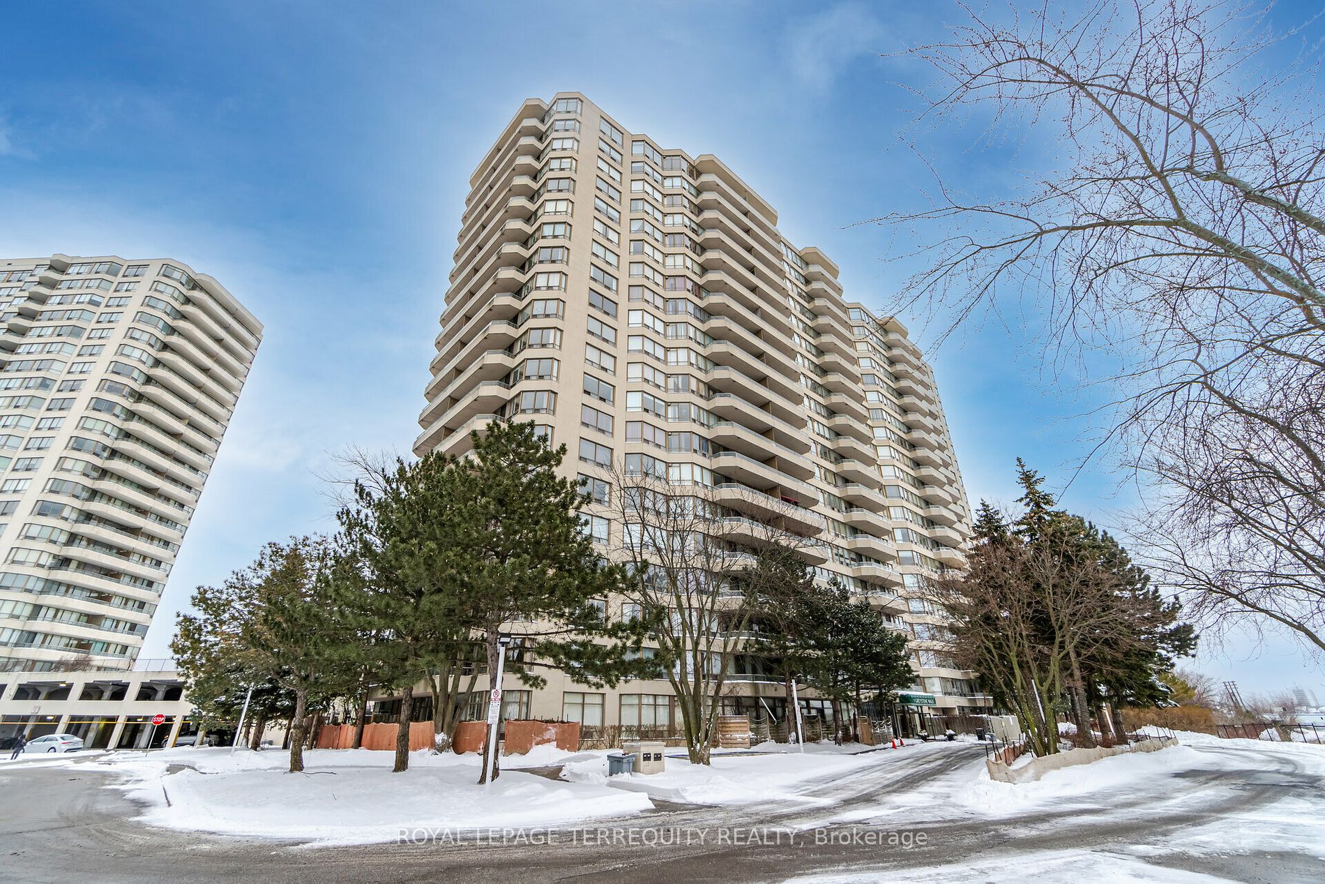 991 - 1 Greystone Walk Dr, Scarborough | Sold, E8232034 | Condos.ca