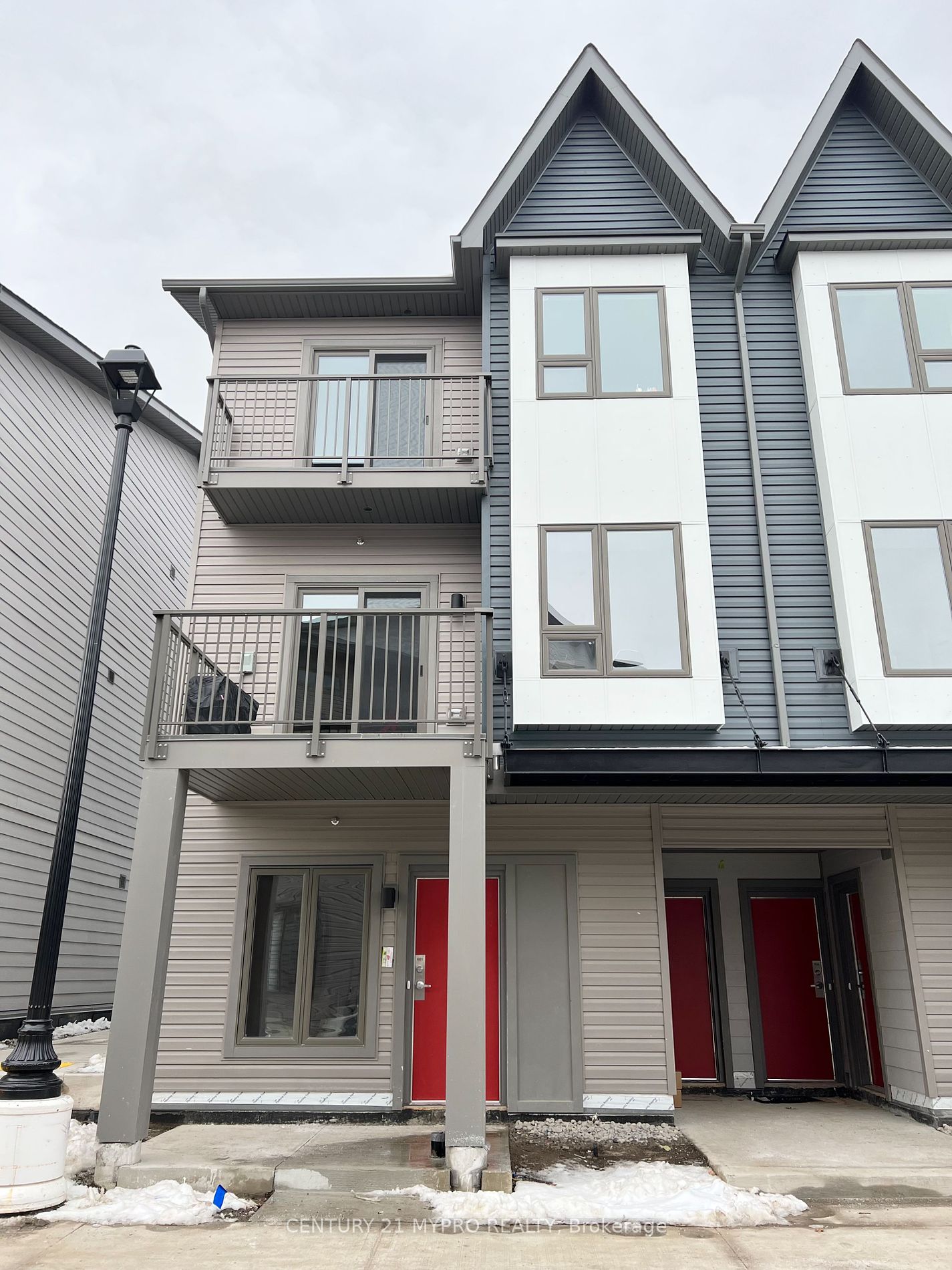 601 - 2635 William Jackson Dr, Pickering | Leased, E9016337 | Condos.ca