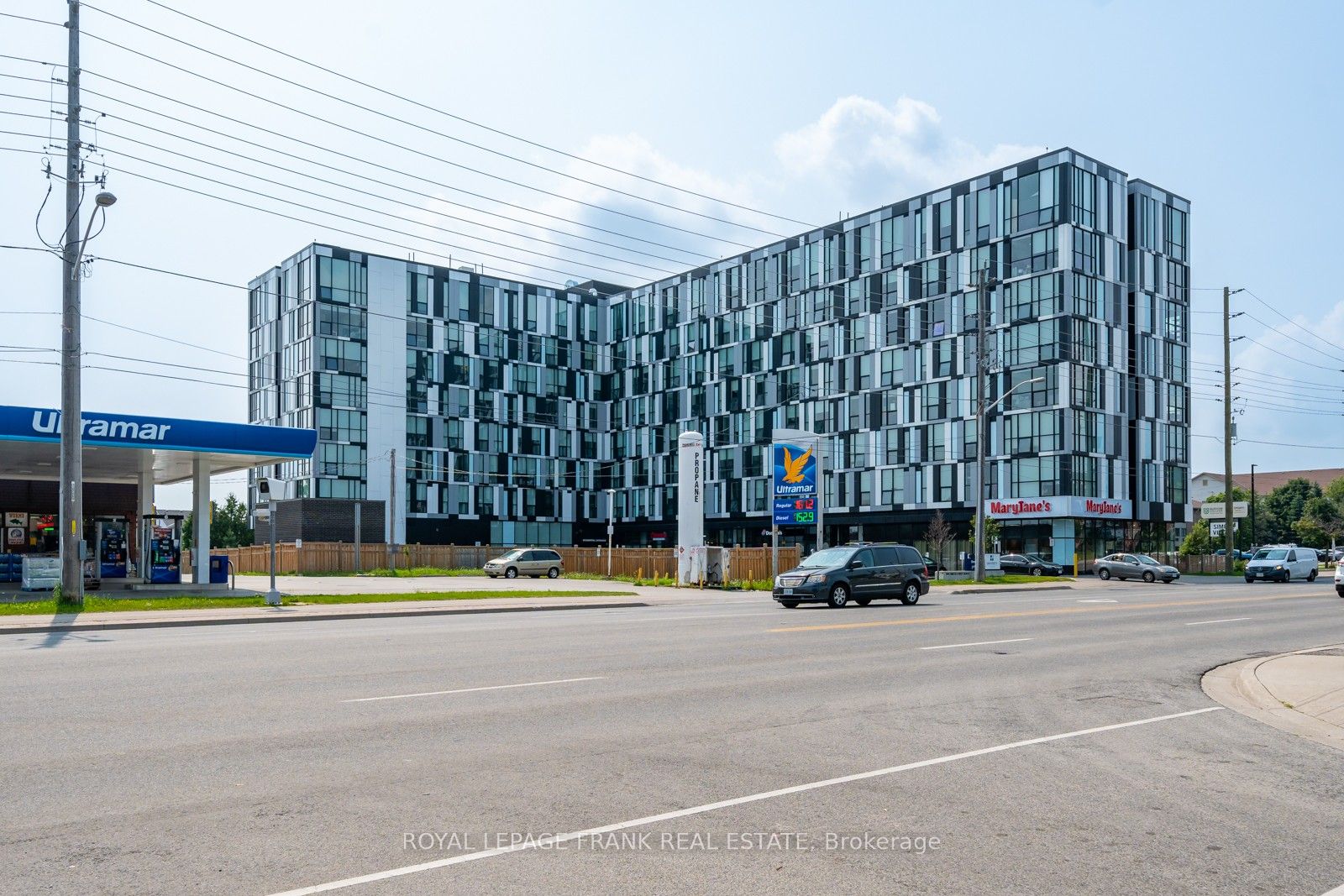 423 - 1900 Simcoe St N, Oshawa | Sold, E9038790 | Condos.ca