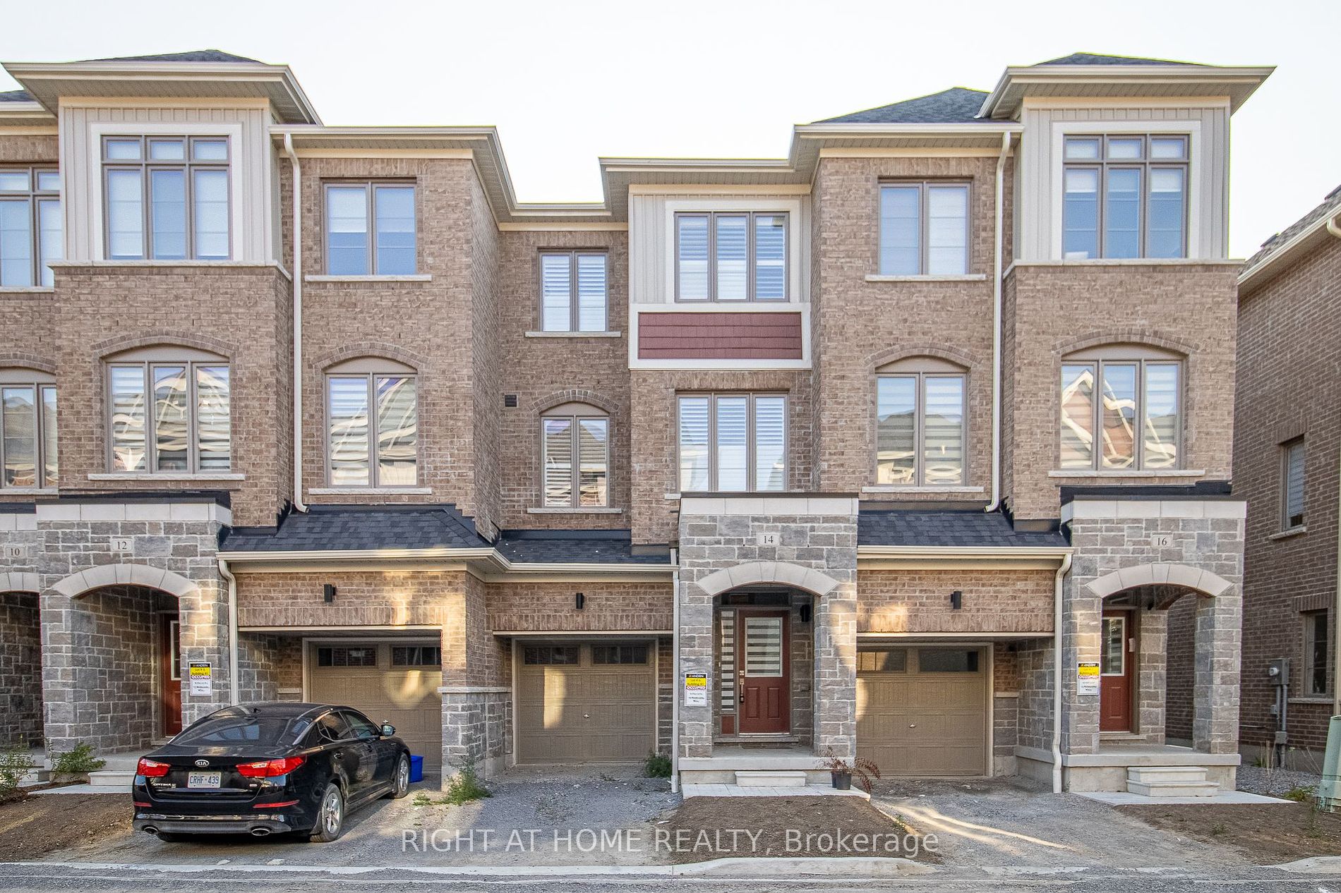 14 Waterside Way, Whitby | Leased, E9376478 | Condos.ca