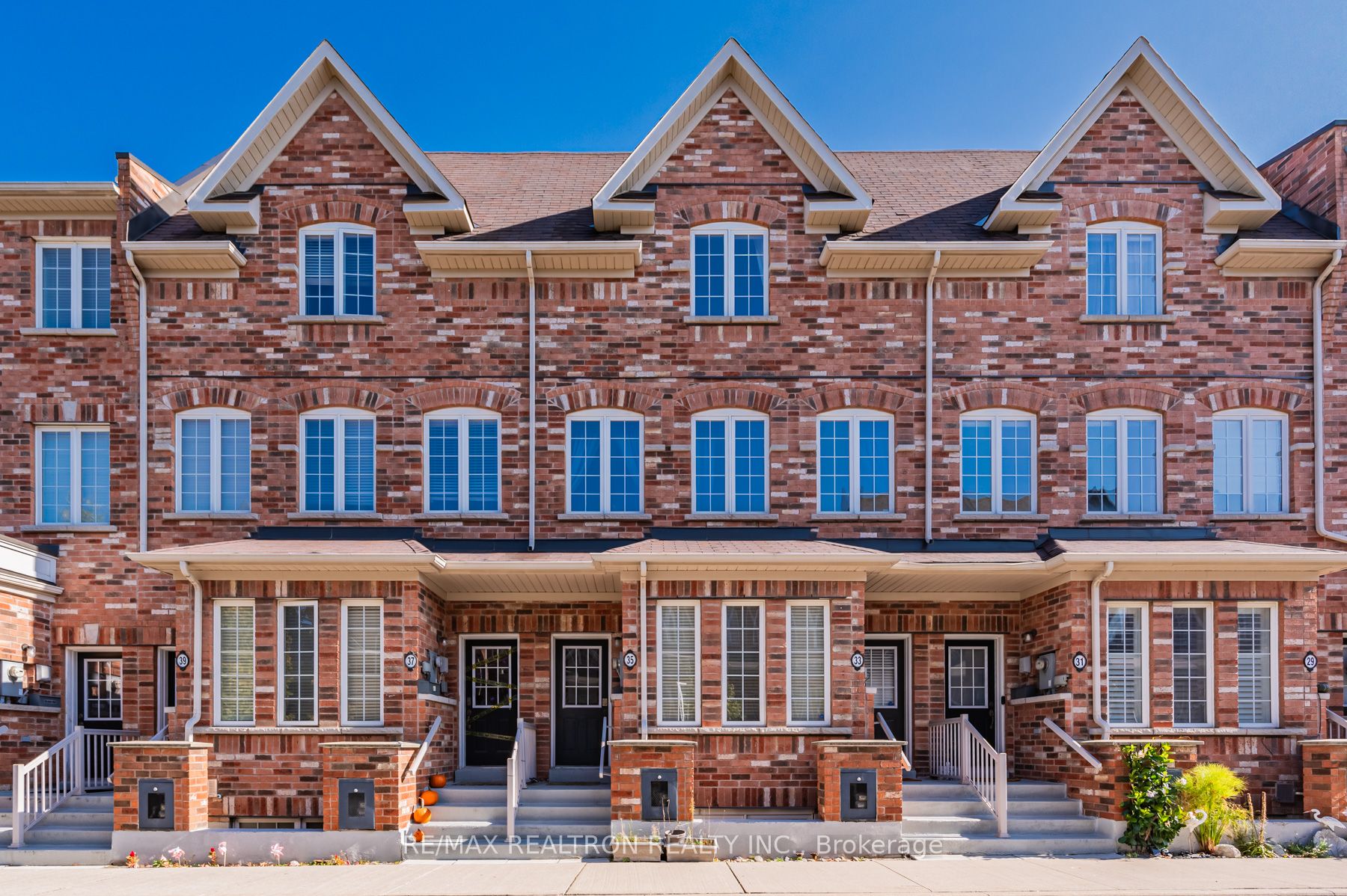 35 Carnahan Terr, Toronto | Leased, E9418367 | Condos.ca