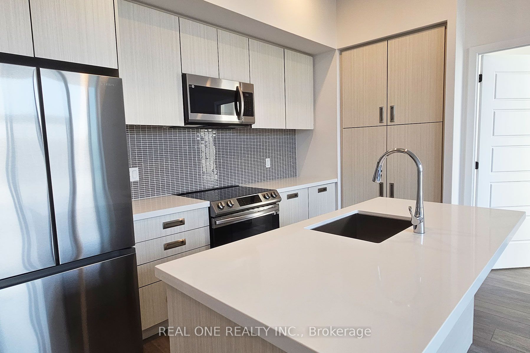 405 - 415 Sea Ray Ave, Innisfil | For Sale @ $618,000 | Condos.ca