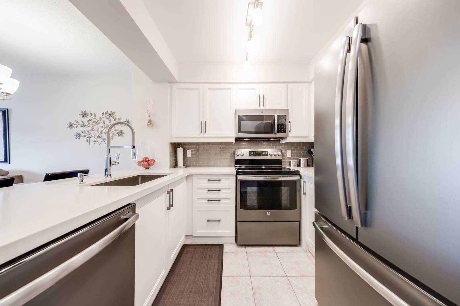 212 - 330 Red Maple Rd, Richmond Hill | Sold, N4410722 | Condos.ca