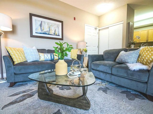 415 - 15450 Yonge St, Aurora | Sold, N5214529 | Condos.ca