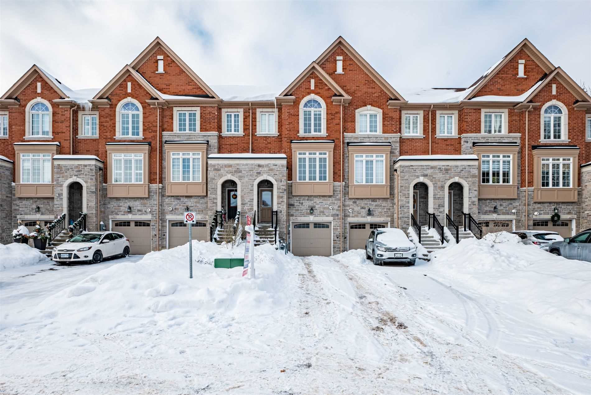 230 Appleton Crt, Newmarket | Sold, N5481208 | Condos.ca