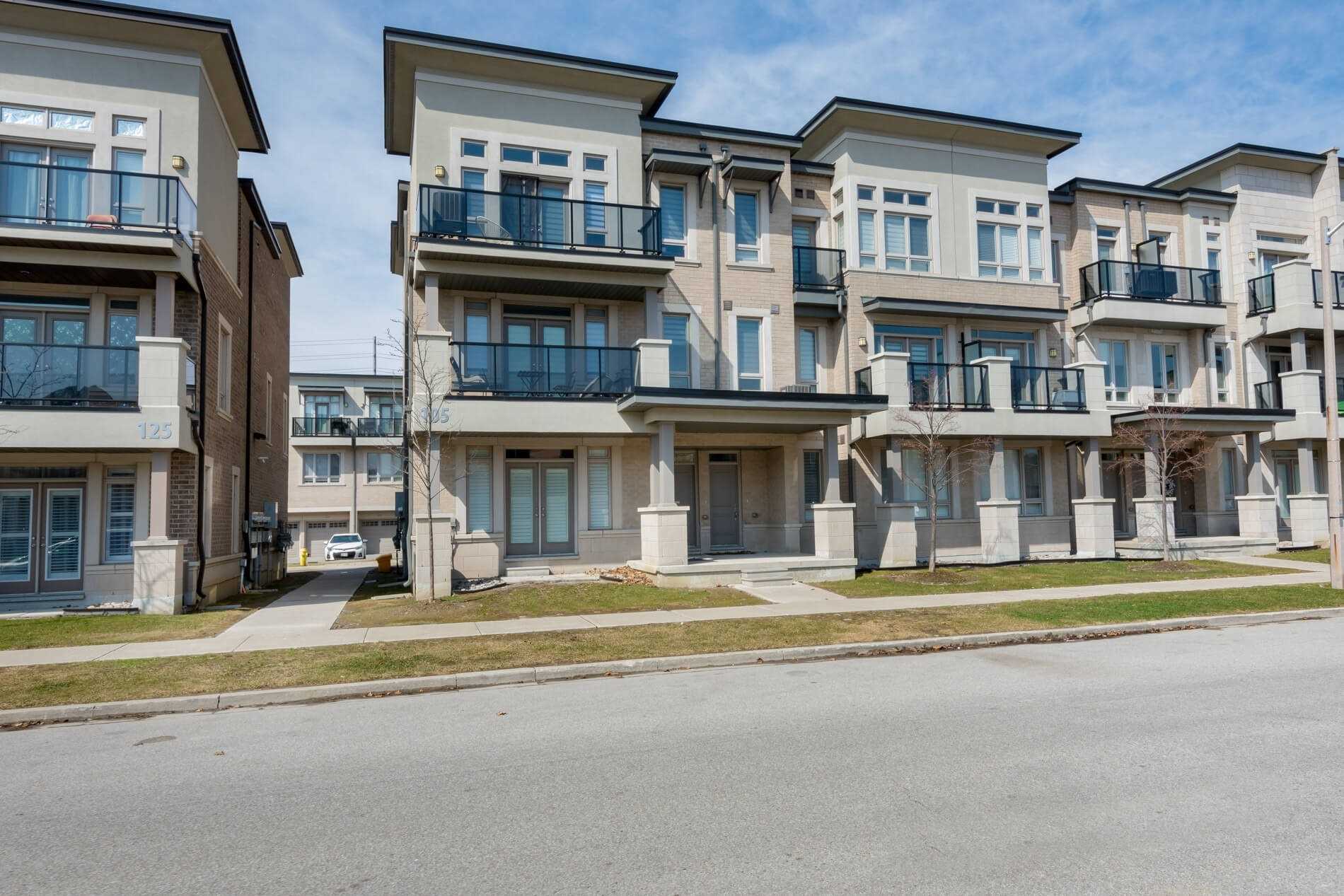 Unit 12 - 105 Kayla Cres, Maple | Sold, N5681232 | Condos.ca