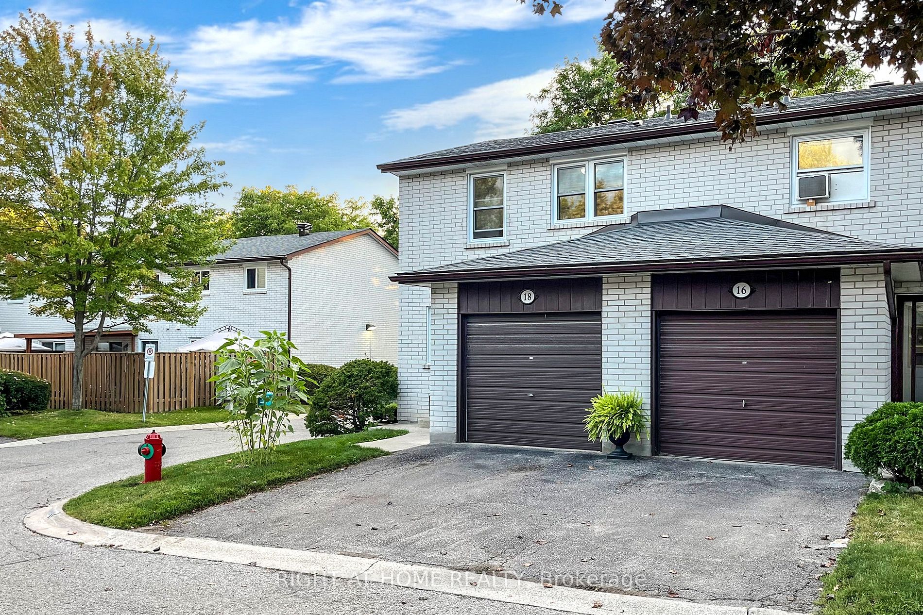 18 Nicholson Way, Thornhill | Terminated, N6768300 | Condos.ca