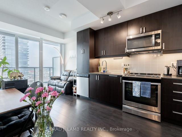 7895 Jane St | 3 Condos for Sale & 10 Condos for Rent | Condos.ca
