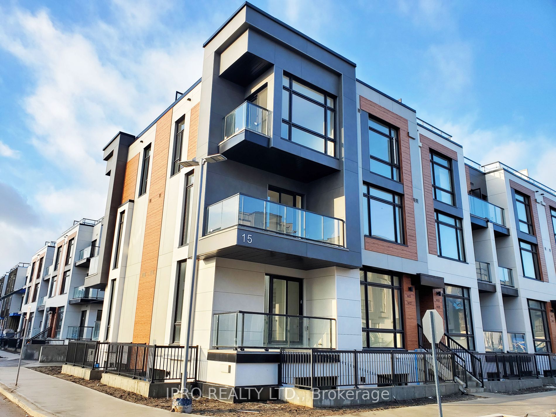 1411 - 15 David Eyer Dr, Richmond Hill | Terminated, N8144916 | Condos.ca