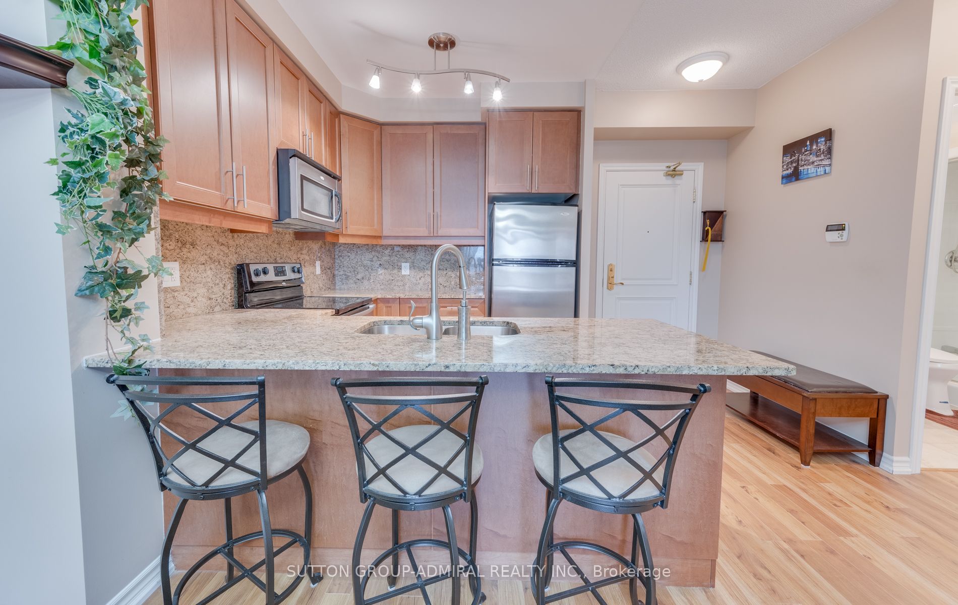 1003 - 9235 Jane St, Maple | For Sale @ $699,900 | Condos.ca