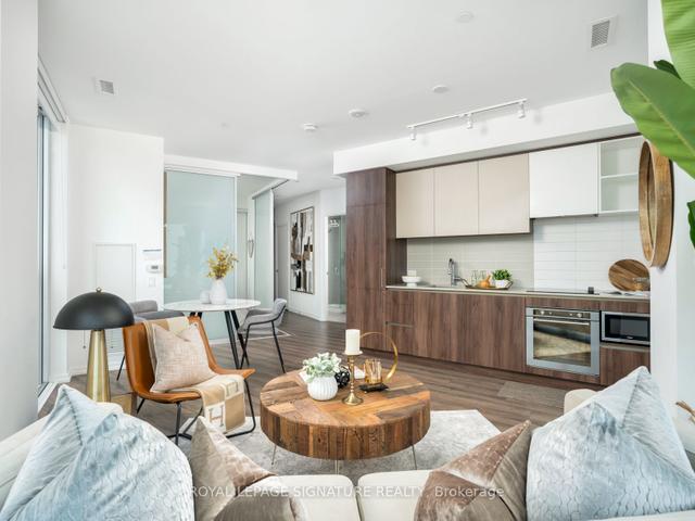 Transit City 5 Condos | 7890 Jane St | 20 Condos for Sale & 26 Condos ...