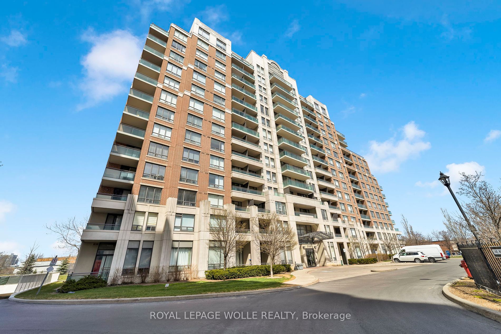 714 - 350 Red Maple Rd, Richmond Hill | For Sale @ $659,900 | Condos.ca