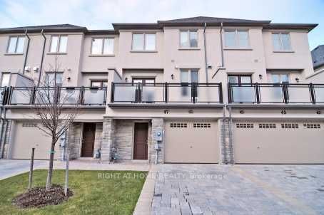 102 Disera Dr, Thornhill | Leased, N9052362 | Condos.ca