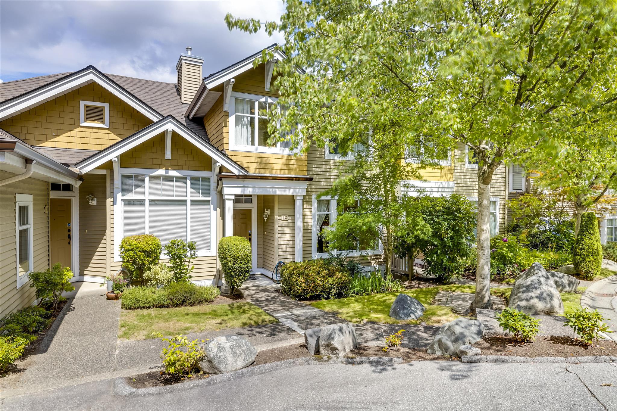 10 - 5298 OAKMOUNT CRESCENT, Burnaby | Terminated, R2608196 | Condos.ca