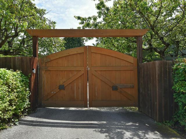 7848 Redrooffs Rd, Halfmoon Bay BC | Property.ca