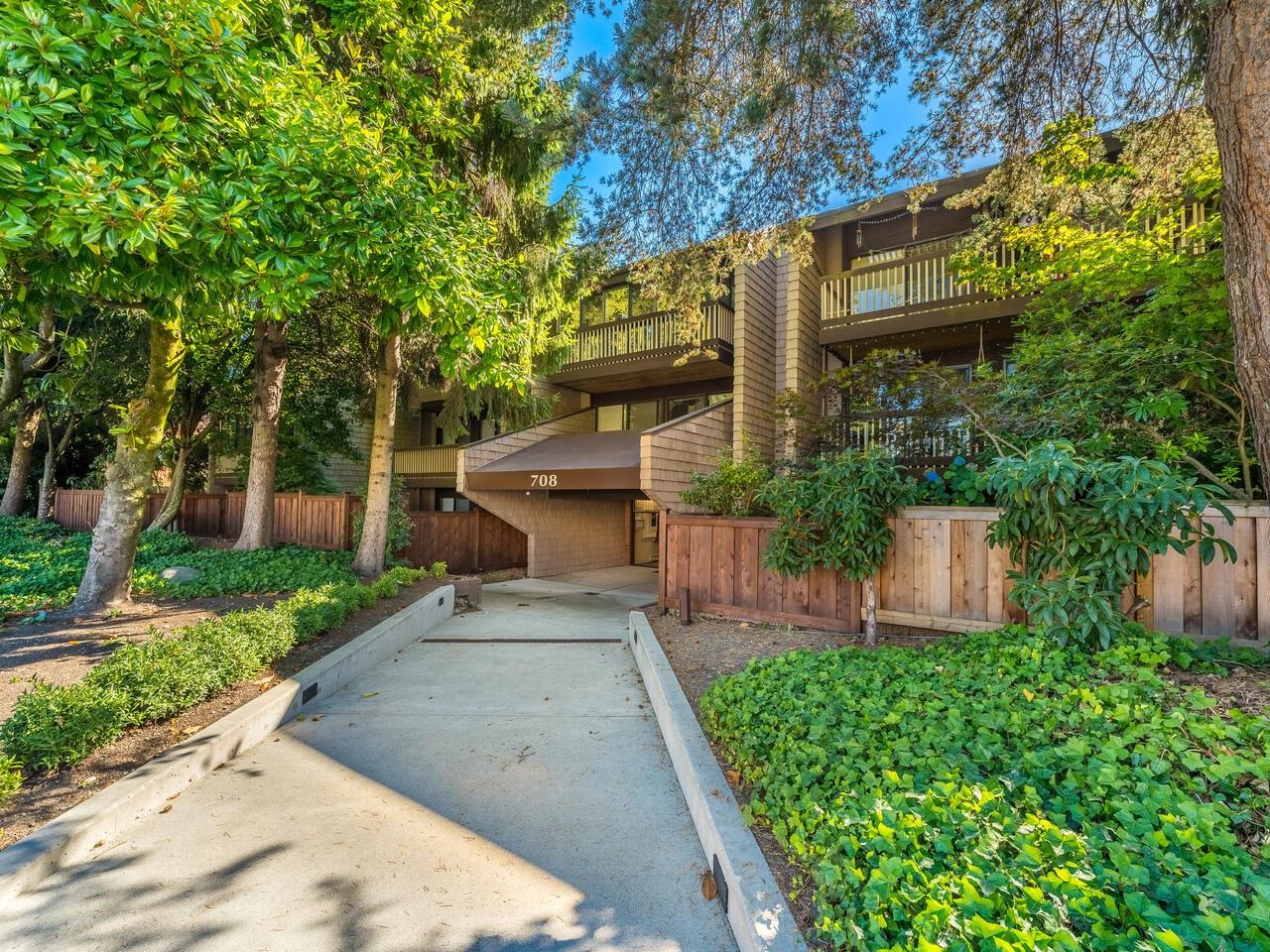 210 - 708 EIGHTH AVENUE, New Westminster | Sold, R2727054 | Condos.ca