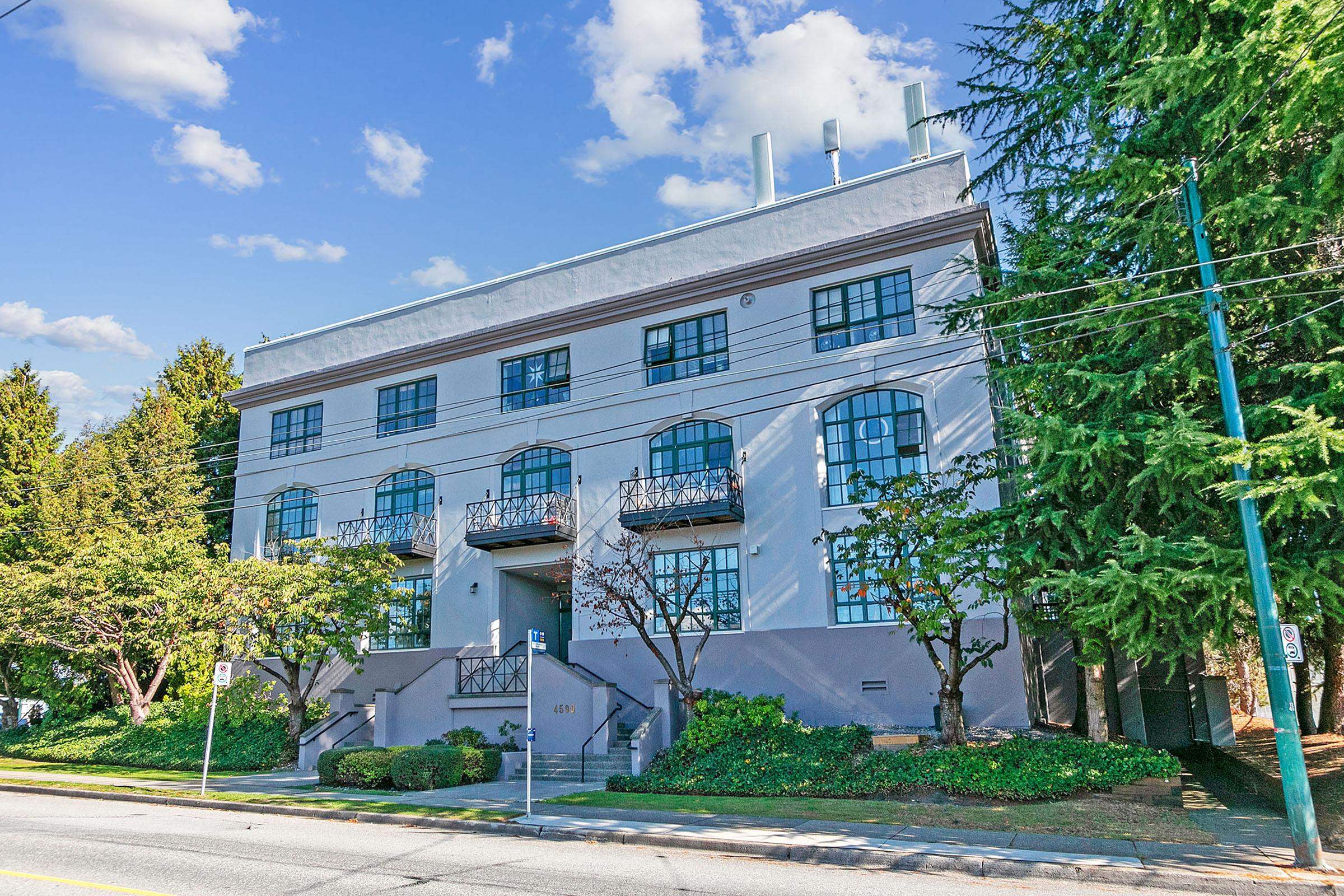 304 - 4590 EARLES STREET, Vancouver | Expired, R2818931 | Condos.ca